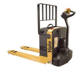 Rent Walkie / Rider Forklifts WI | Low Lift Pallet, Rider High ...